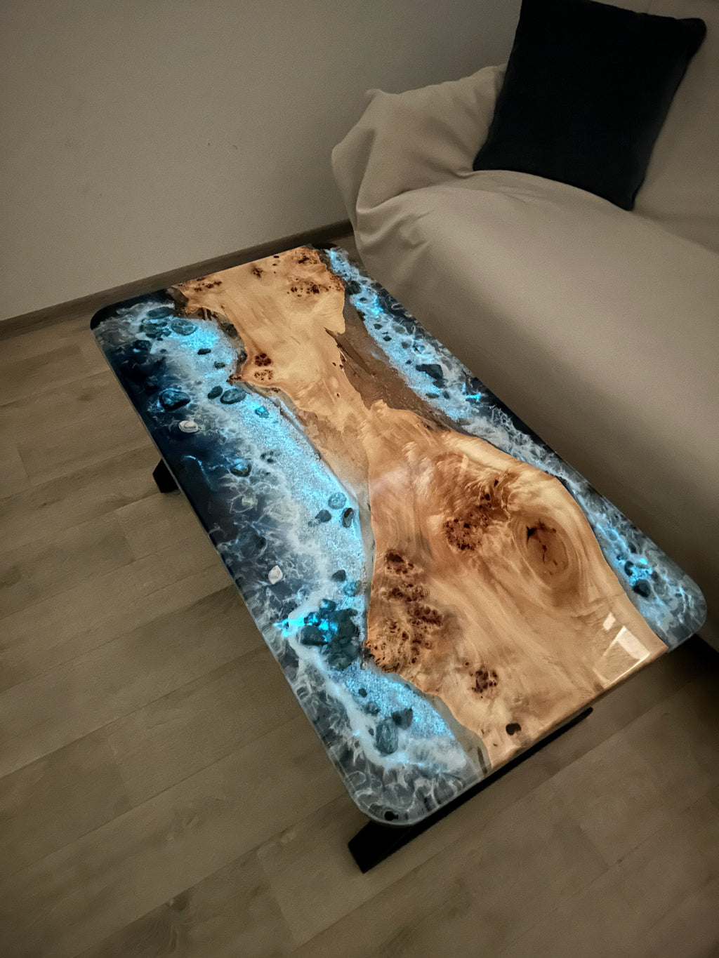 Glowing Ocean Epoxy Resin Table – ThunderWood Studio