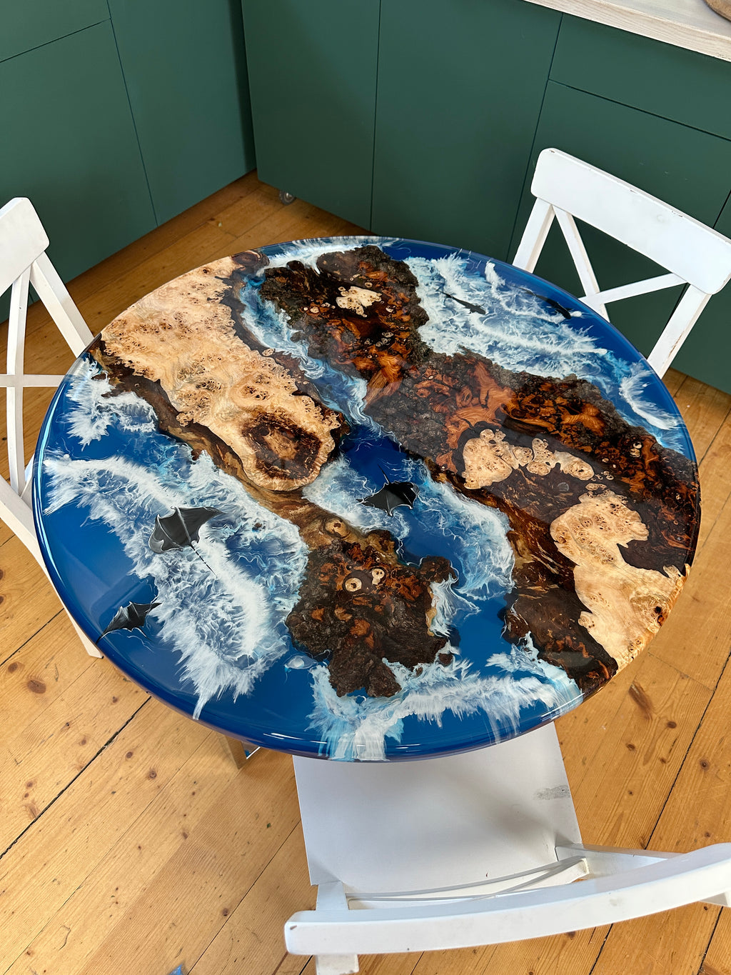 Round Resin Dining Table – ThunderWood Studio